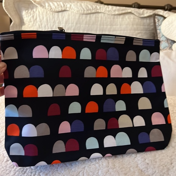 thirty-one | Bags | New Thirty One Zipper Pouch Gumdrop Spots | Poshmark